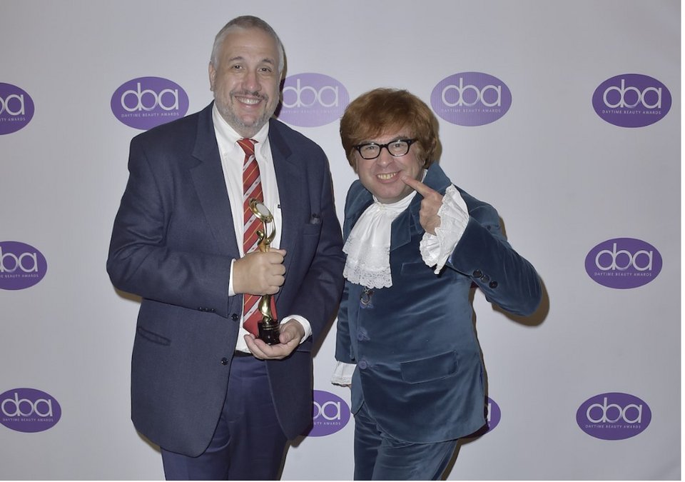 Ο οδοντοτεχνίτης των σταρ του σινεμά περιγράφει άγνωστες ιστορίες για τα δόντια του Χόλιγουντ ...